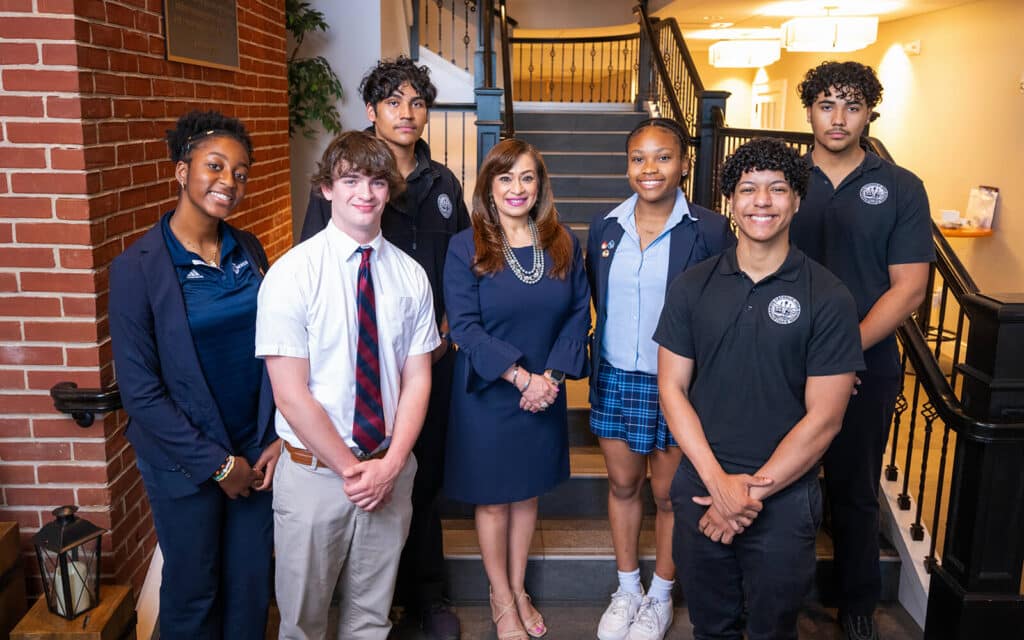 Rippi Karda Balances AGC Duties at Verizon with Admirable Service to ...